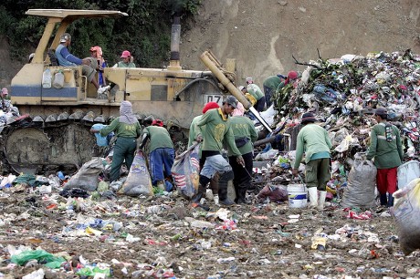 Filipino Garbage Scavengers Go Through Mounds Editorial Stock Photo ...