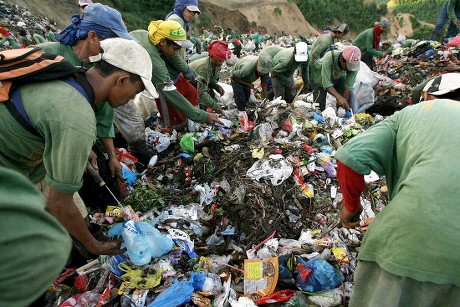 Filipino Garbage Scavengers Go Through Mounds Editorial Stock Photo ...