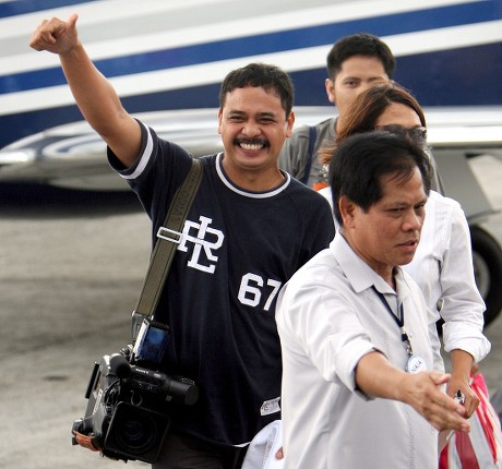 Filipino Jimmy Encarnacion L Cameraman Radio Editorial Stock Photo ...