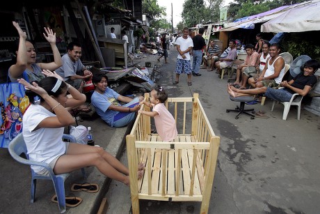 Filipino Slum Dwellers Gather Street Before Editorial Stock Photo ...