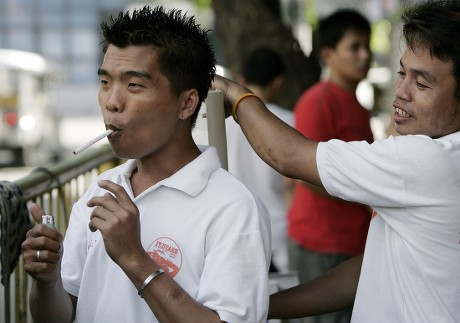 Filipino Smokes Cigarette Street Corner Manila Editorial Stock Photo ...