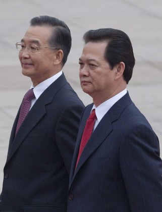 Chinese Premier Wen Jiabao L Accompanies Editorial Stock Photo - Stock ...