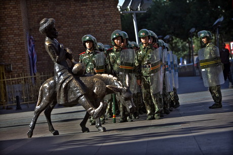 Security Forces Stand Patrol Next Statue Editorial Stock Photo - Stock ...