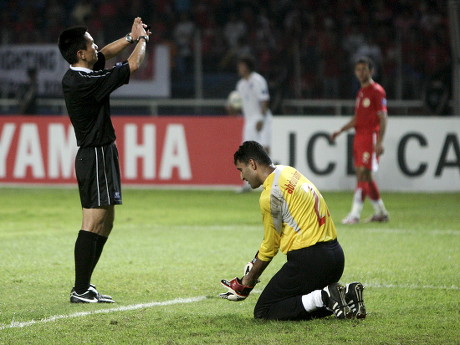 Indonesian Player Elie Aiboy R Celebrates Editorial Stock Photo - Stock ...