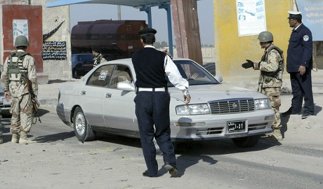 Iraqi Soldiers Check Civilian Car Checkpoint Editorial Stock Photo ...