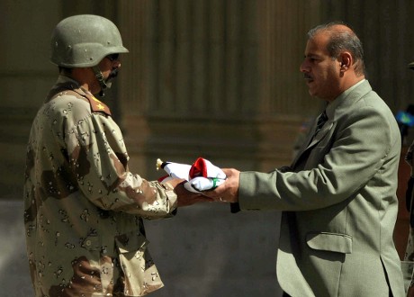 Iraq - flag Raising - Jul 2004 Stock Pictures, Editorial Images and ...