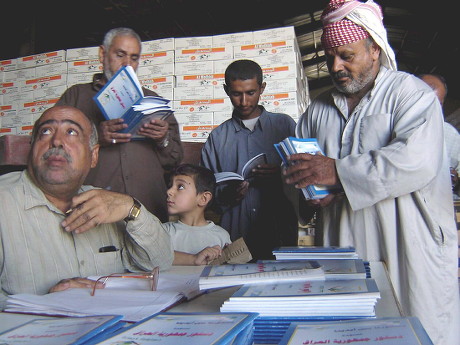 Iraq Constitution Referendum - Oct 2005 Stock Pictures, Editorial ...