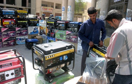 Iraq Daily Life - Jun 2006 Stock Pictures, Editorial Images and Stock ...