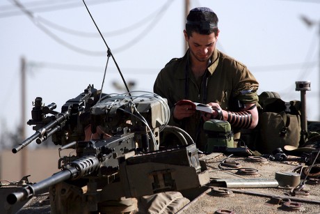 Israeli Tank Gunner Finishes His Morning Editorial Stock Photo - Stock ...