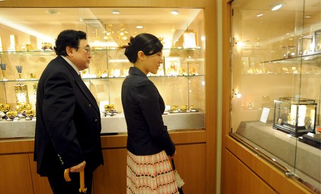 Japanese Upscale Consumers Shop Gold Gold Editorial Stock Photo - Stock ...