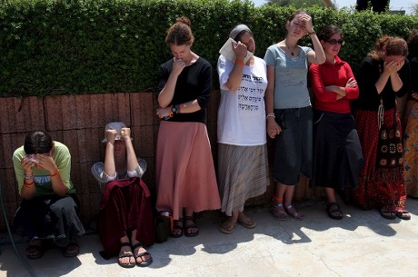 Observant Jewish Girls Mourn Cemetery Jewish Editorial Stock Photo ...