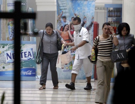 Filipino Mallgoers Run Safety Shopping Mall Editorial Stock Photo ...