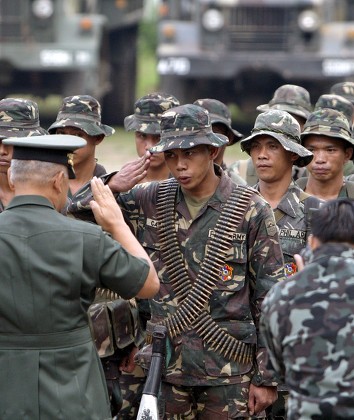 Elite Filipino Swat Officers Walkpast Debris Editorial Stock Photo ...