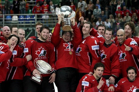 Team Canada Players Celebrate Their Trophy Editorial Stock Photo ...