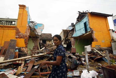 Sri Lanka Quake Tsunami - Dec 2004 Stock Pictures, Editorial Images and ...