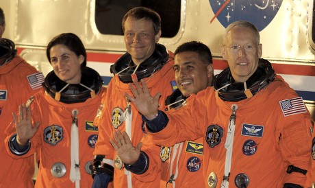 Space Shuttle Discovery Sts128 Mission Specialistsrl Editorial Stock ...