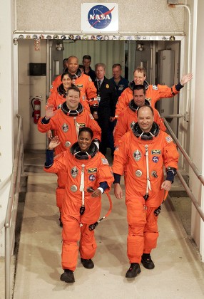 Space Shuttle Discovery Mission Sts116 Crew Editorial Stock Photo ...