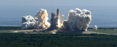 Shuttle Discovery Lifts Off Pad 39b Editorial Stock Photo - Stock Image ...