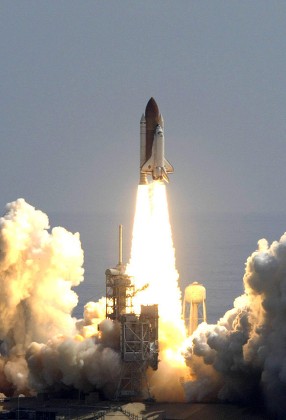 Shuttle Discovery Lifts Off Pad 39b Editorial Stock Photo - Stock Image ...