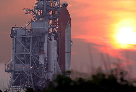 Space Shuttle Discovery Sits On Pad Editorial Stock Photo - Stock Image ...