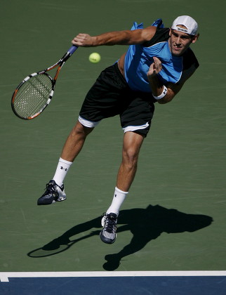 Robby Ginepri Us Serves Andre Agassi Editorial Stock Photo - Stock ...