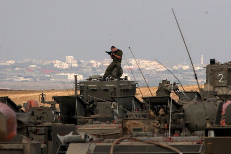 Israeli Soldier Checks His M16 Rifle Editorial Stock Photo - Stock ...