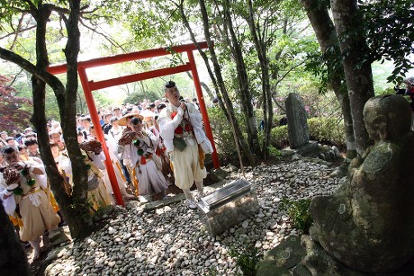 Japanese Yamabushi Mountain Ascetics Perform Shinto Editorial Stock ...