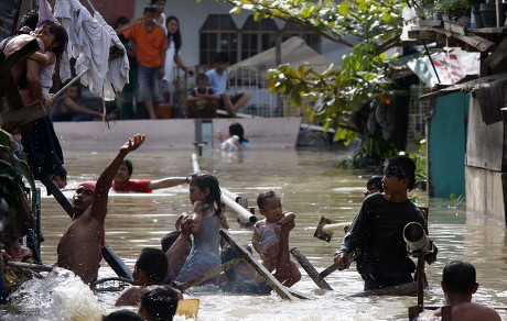 Filipino Neighbors Rescue Children Collapsed House Editorial Stock ...
