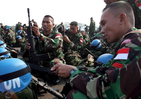 Indonesian Soldiers Prepare Their Rifles They Editorial Stock Photo ...