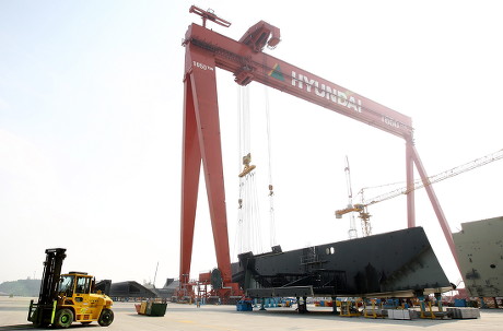 47 Dry dock crane Stock Pictures, Editorial Images and Stock Photos ...