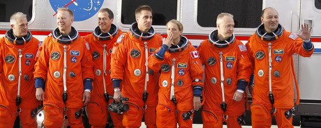 Space Shuttle Endeavour Mission Sts127 Crew Editorial Stock Photo ...