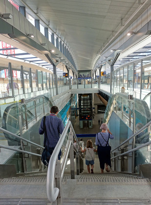 New Concourse Platforms London Bridge Station Editorial Stock Photo ...