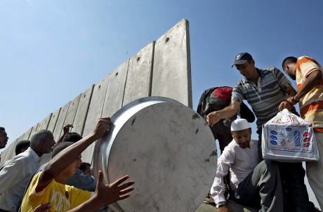 Palestinians Crossing Back Egyypt Rafah Gap Editorial Stock Photo ...