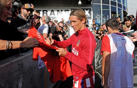 Fernando Torres Atletico Madrid Signs Autographs Editorial Stock Photo ...