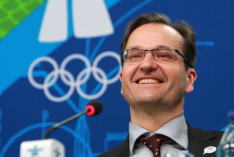 Olympic Rings On Floating Barge Seen - Foto de stock de contenido editorial: imagen de stock ...