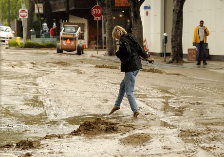 Resident Tiptoes Through Mud Water Downtown Editorial Stock Photo ...
