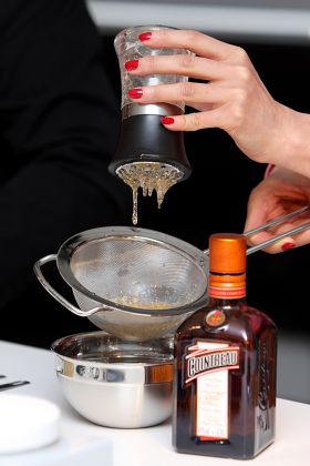 Making Cointreau Caviar Redakčních stock fotografií – stock snímků ...