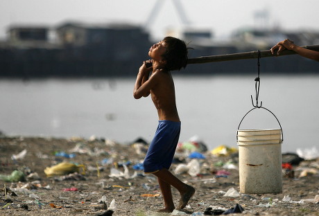Filipino Children Work By Collecting Sand Editorial Stock Photo - Stock ...