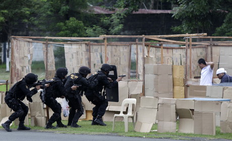 Filipino Police Special Weapons Tactics Swat Editorial Stock Photo ...