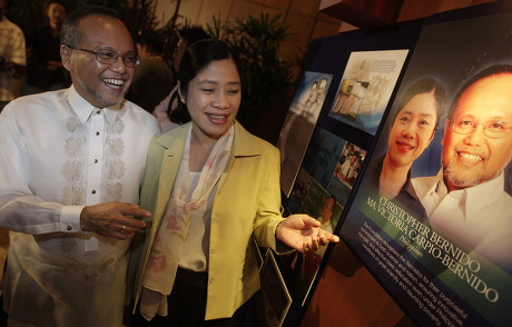 Filipino Educators Christopher R Maria Victoria Editorial Stock Photo ...