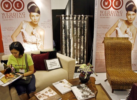 Filipino Woman Browses Through Magazine Booth Editorial Stock Photo ...