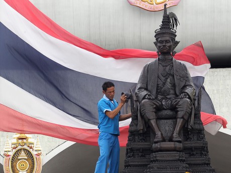 Thai Worker Cleans Statue King Rama Editorial Stock Photo - Stock Image ...