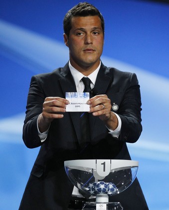 Inter Milans Goalkeeper Julio Cesar Draws Editorial Stock Photo - Stock ...