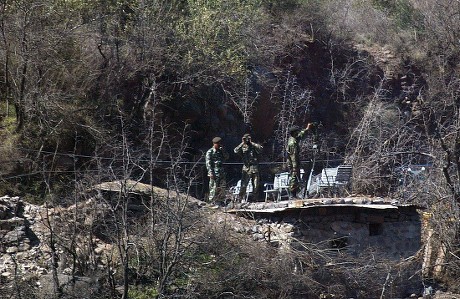 Pakistani Soldiers Stand Atop Their Picket Editorial Stock Photo ...