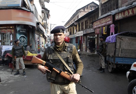 Indian Paramilitary Soldiers Stand Guard Srinagar Editorial Stock Photo ...