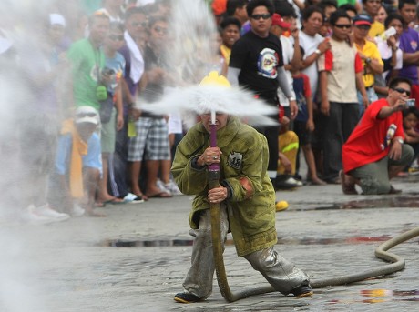Filipino Firefighter Tries Control Pressurized Water Editorial Stock ...