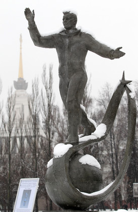 Statue Soviet Cosmonaut Yury Gagarin Temporarily Editorial Stock Photo ...