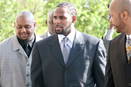 __COUNT__ R. Kelly arrives at court on the first day of his child ...