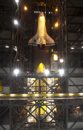 Space Shuttle Discovery Lifted Inside Vehicle Editorial Stock Photo ...