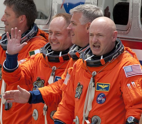Sts134 Crew Membersrlcommander Mark Kelly Pilot Editorial Stock Photo ...